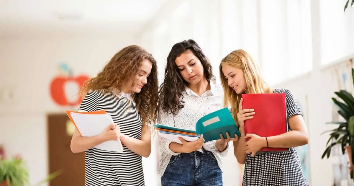What Comes After Freshman Year - Looking Into College Sophomore Year ...