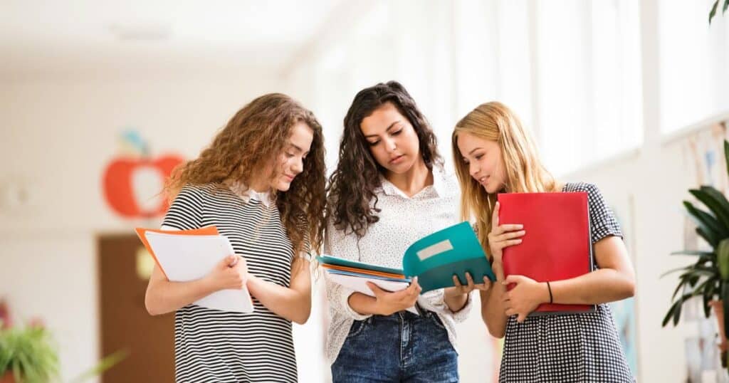 What Comes After Freshman Year - Looking Into College Sophomore Year ...